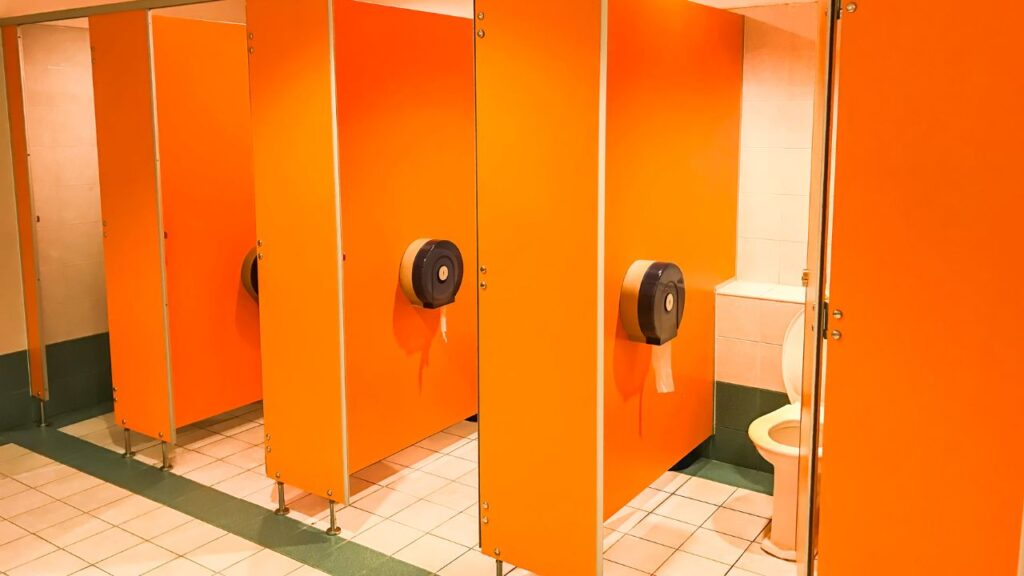 How to use a public restroom in Colombia - Teacher Catalina